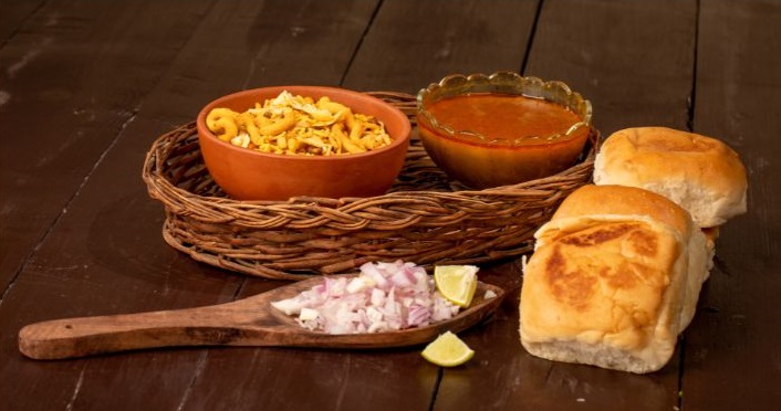 Spicy Misal Pav: A Mouth-Watering Maharashtrian Delight