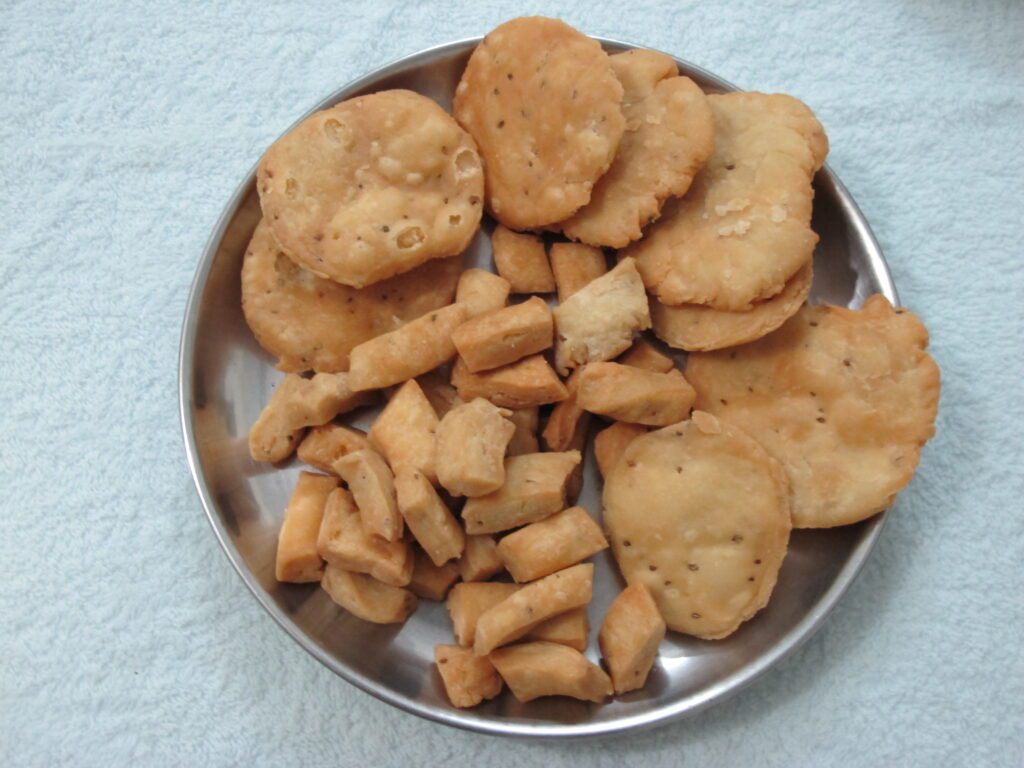 Mathri Recipe: Homemade Crispy Indian Snack